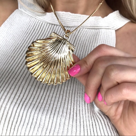 Jewelry | Gold Oversized Seashell Necklace | Poshmark
